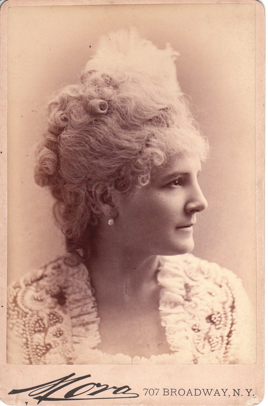 Photographer: Mora | THE CABINET CARD GALLERY