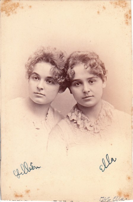Twins | THE CABINET CARD GALLERY