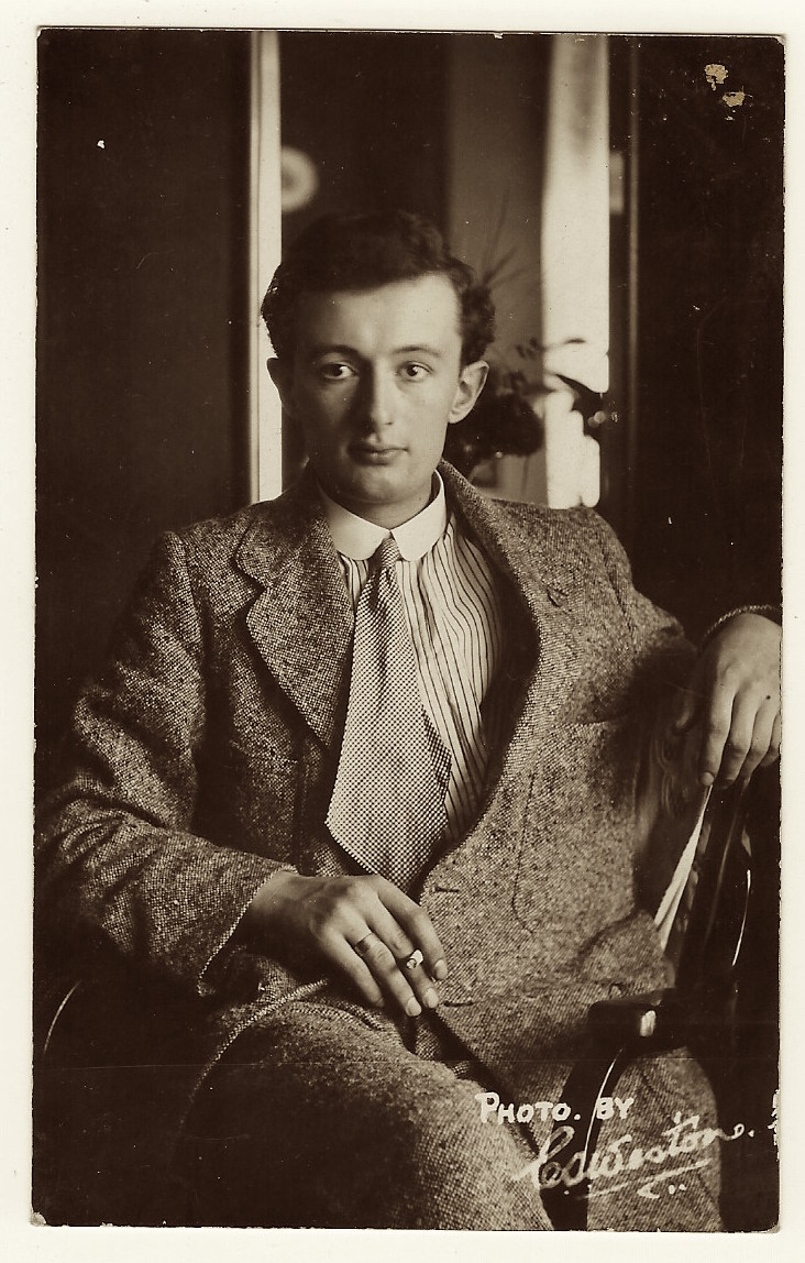 PORTRAIT OF A FASHIONABLE MAN IN A TWEED SUIT | THE CABINET CARD GALLERY