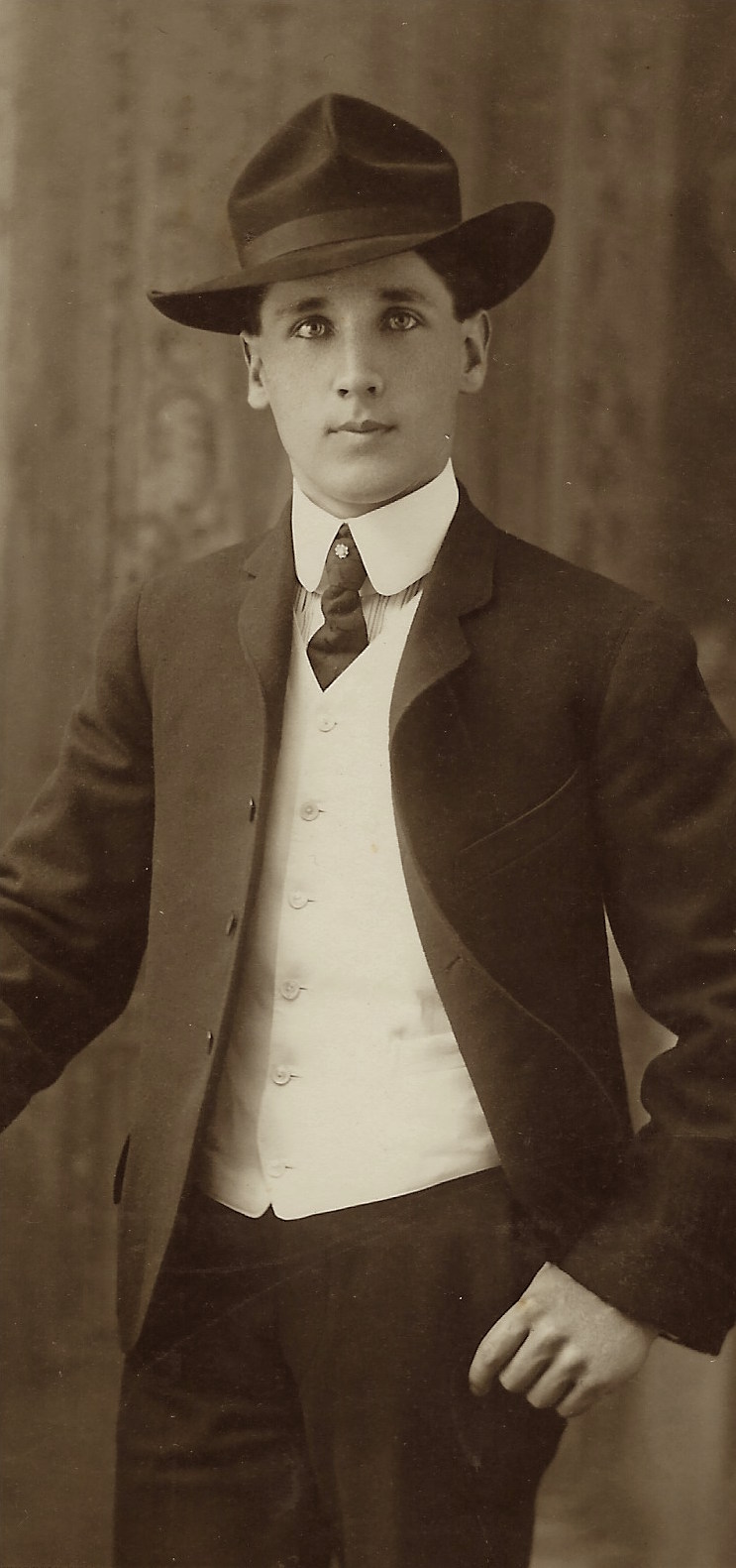 AN INCREDIBLY DAPPER YOUNG MAN IN MARIETTA, OHIO (1903) | THE CABINET ...