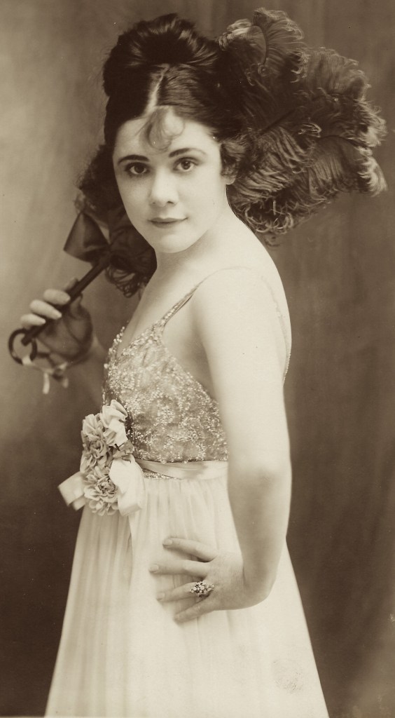 ADELAIDE WILSON: PRETTY AND SASSY BROADWAY STAGE ACTRESS | THE CABINET ...