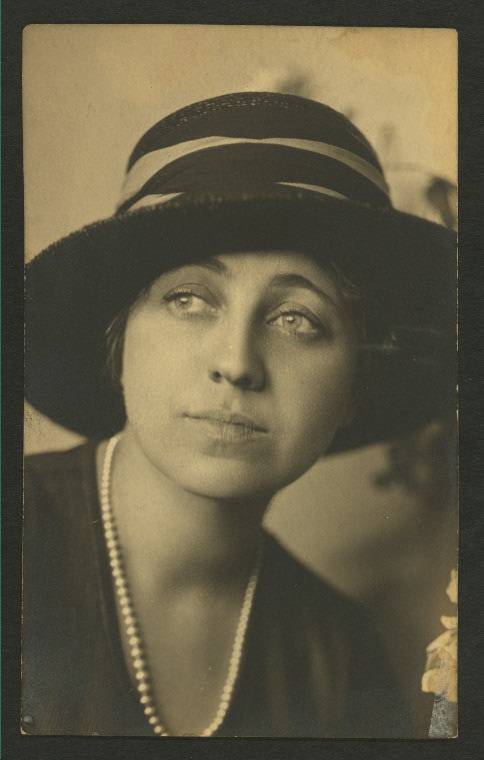 ADELAIDE WILSON: PRETTY AND SASSY BROADWAY STAGE ACTRESS | THE CABINET ...