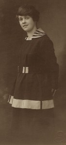 DORIS SENDS HER LOVE IN BROMSGROVE, ENGLAND | THE CABINET CARD GALLERY