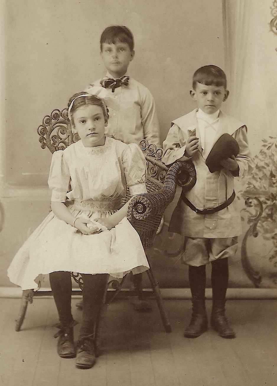 PORTRAIT OF THREE YOUNG SIBLINGS | THE CABINET CARD GALLERY