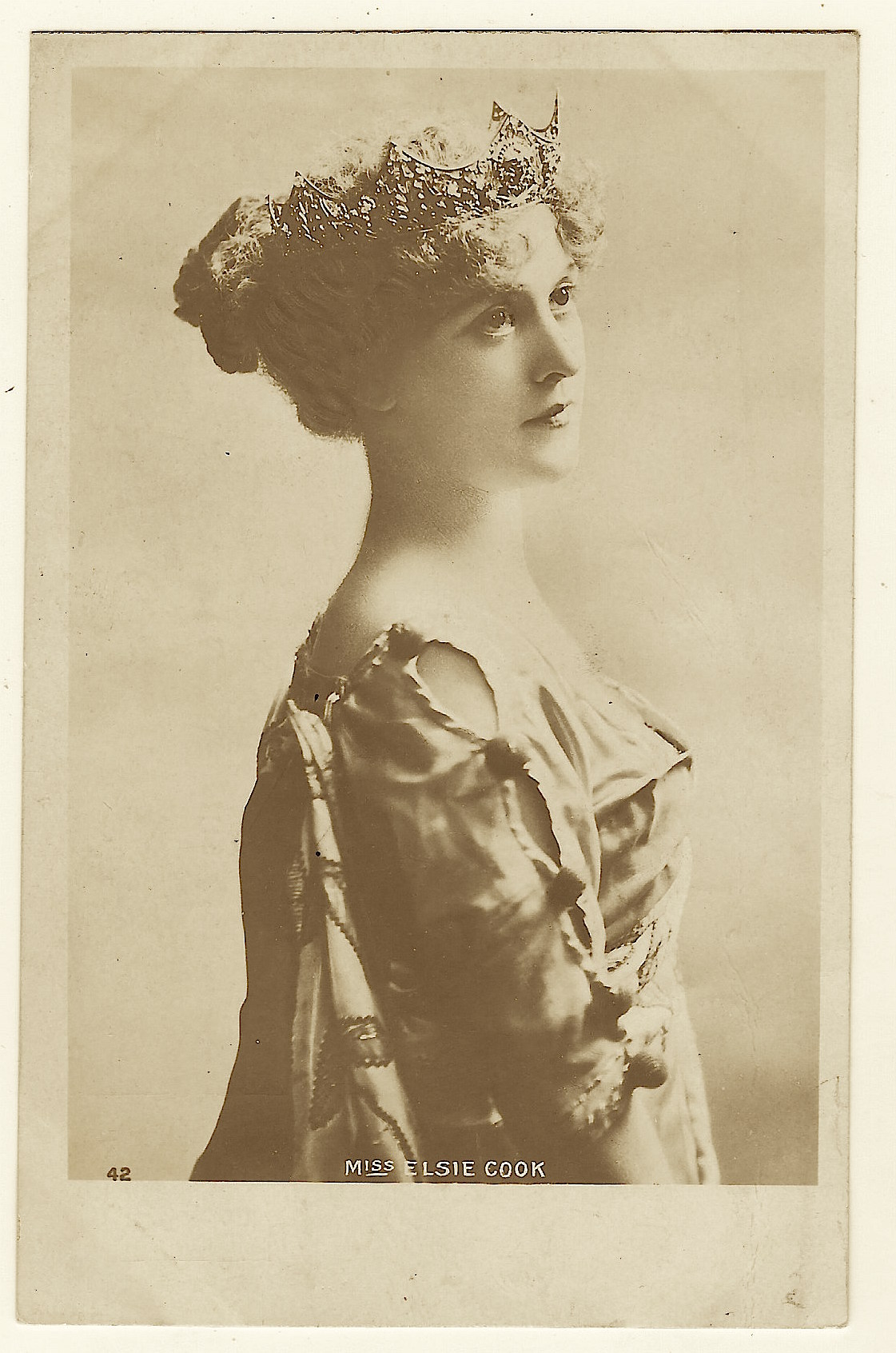Stewart & Woolf | THE CABINET CARD GALLERY