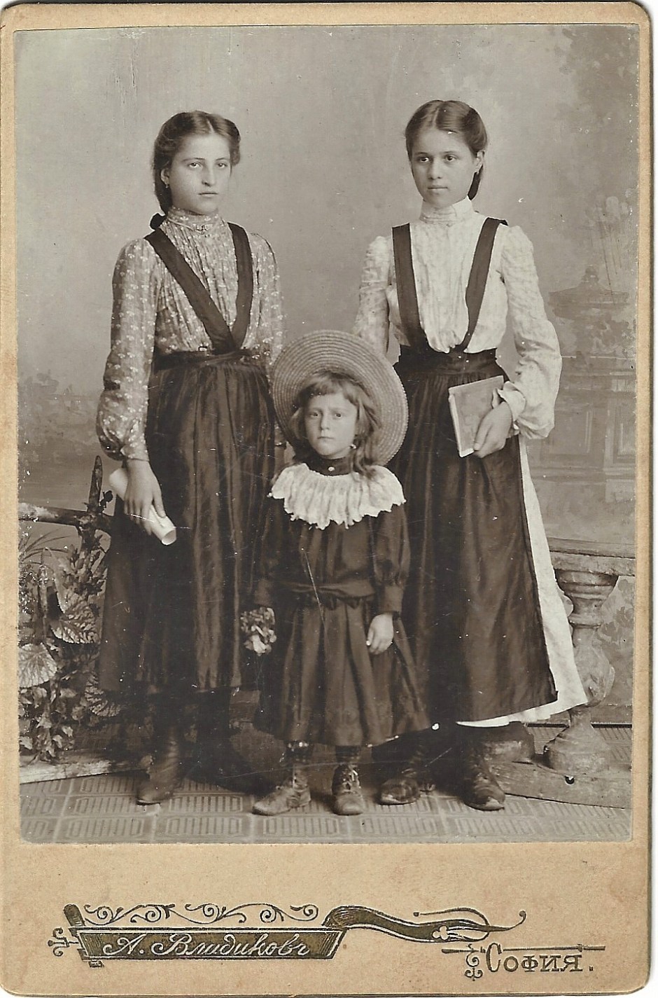 THREE PRETTY SISTERS IN SOFIA, BULGARIA (CDV) | THE CABINET CARD GALLERY
