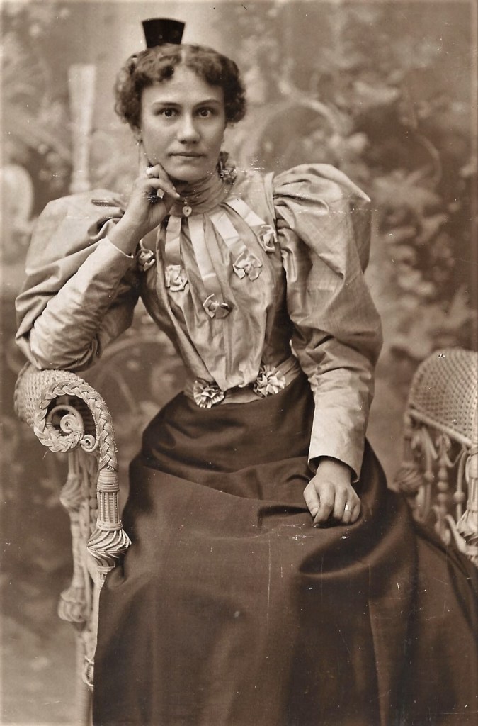 PRETTY WOMAN IN A FANCY DRESS IN SCHENECTADY, NEW YORK | THE CABINET ...